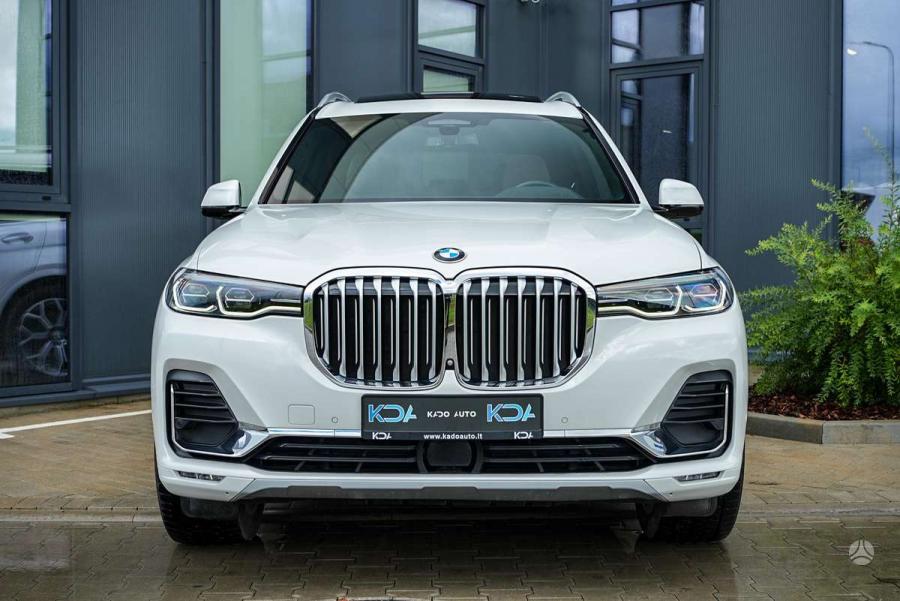 White BMW X7 2019 in Kaunas, with an engine capacity of 3.00 L and mileage of 96 thousand km for 46950 €, photo 4 on AUTOMOTO.COM.LV