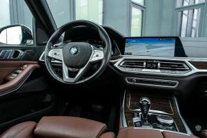 White BMW X7 2019 in Kaunas, with an engine capacity of 3.00 L and mileage of 96 thousand km for 46950 €, photo 18 on AUTOMOTO.COM.LV