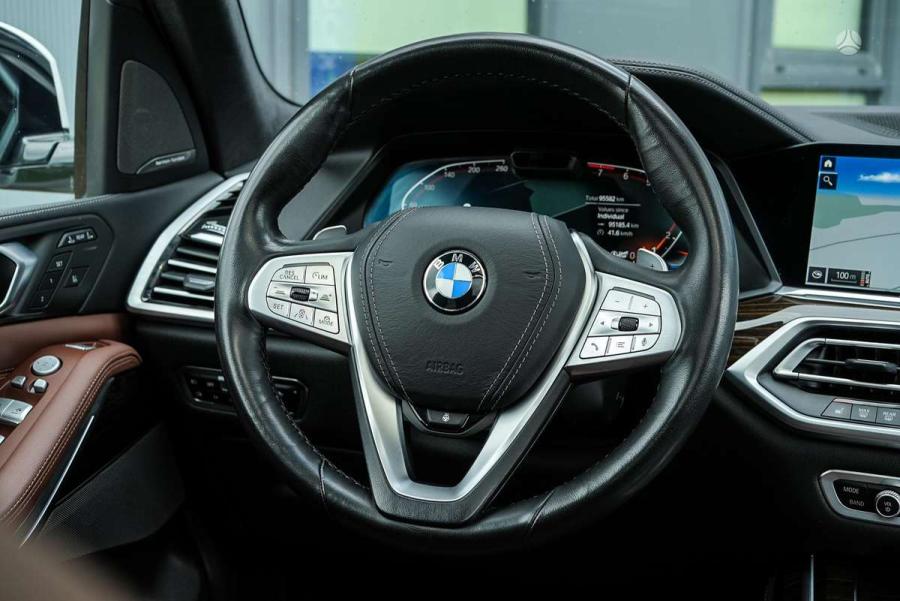 White BMW X7 2019 in Kaunas, with an engine capacity of 3.00 L and mileage of 96 thousand km for 46950 €, photo 19 on AUTOMOTO.COM.LV