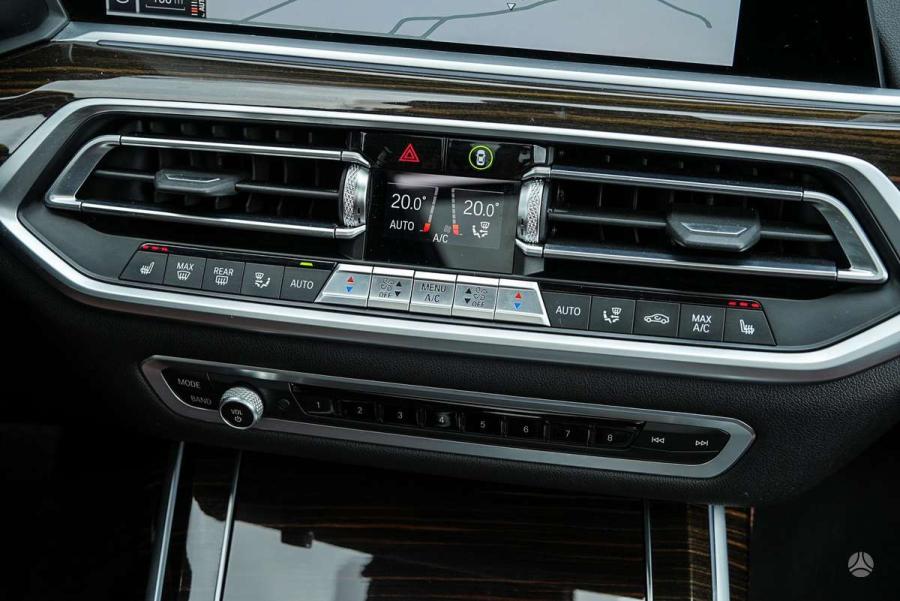 White BMW X7 2019 in Kaunas, with an engine capacity of 3.00 L and mileage of 96 thousand km for 46950 €, photo 21 on AUTOMOTO.COM.LV