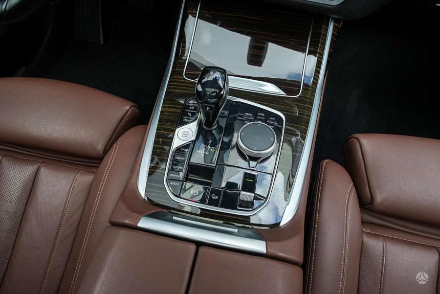 White BMW X7 2019 in Kaunas, with an engine capacity of 3.00 L and mileage of 96 thousand km for 46950 €, photo 23 on AUTOMOTO.COM.LV