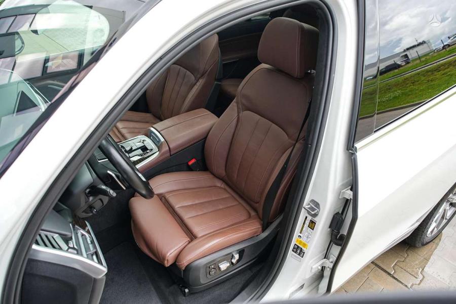 White BMW X7 2019 in Kaunas, with an engine capacity of 3.00 L and mileage of 96 thousand km for 46950 €, photo 30 on AUTOMOTO.COM.LV