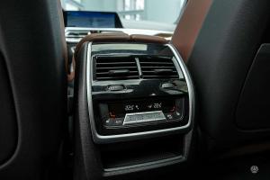 White BMW X7 2019 in Kaunas, with an engine capacity of 3.00 L and mileage of 96 thousand km for 46950 €, photo 37 on AUTOMOTO.COM.LV