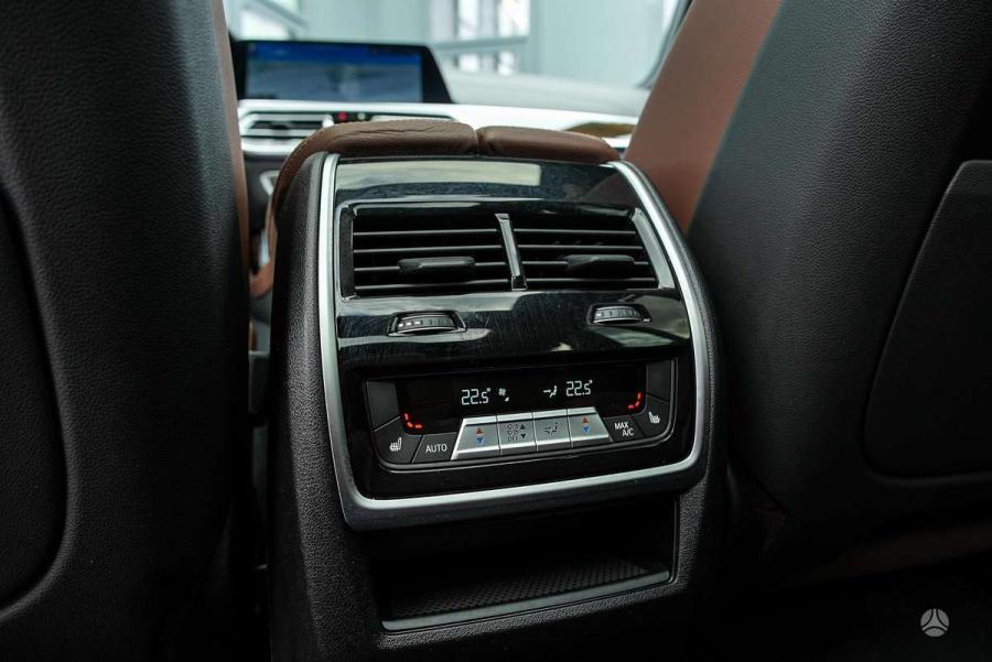 White BMW X7 2019 in Kaunas, with an engine capacity of 3.00 L and mileage of 96 thousand km for 46950 €, photo 37 on AUTOMOTO.COM.LV