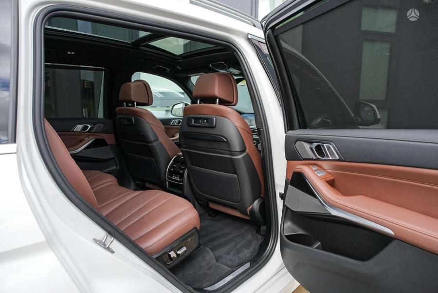 White BMW X7 2019 in Kaunas, with an engine capacity of 3.00 L and mileage of 96 thousand km for 46950 €, photo 41 on AUTOMOTO.COM.LV