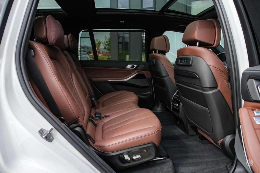 White BMW X7 2019 in Kaunas, with an engine capacity of 3.00 L and mileage of 96 thousand km for 46950 €, photo 42 on AUTOMOTO.COM.LV