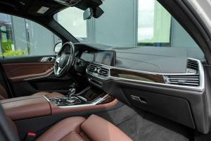 White BMW X7 2019 in Kaunas, with an engine capacity of 3.00 L and mileage of 96 thousand km for 46950 €, photo 44 on AUTOMOTO.COM.LV