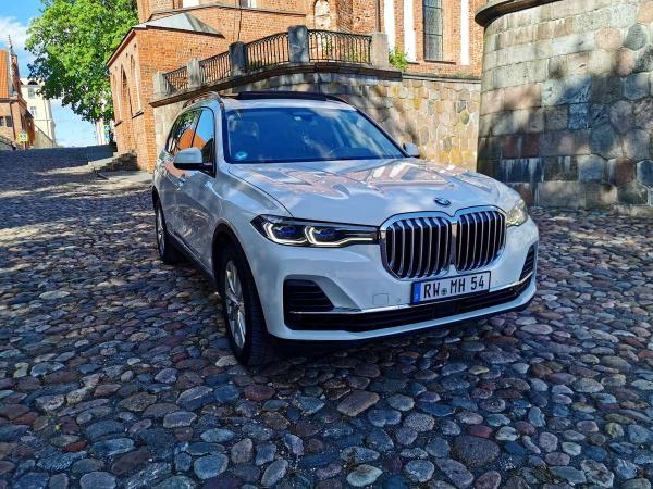 White BMW X7 2019 in Kaunas, with an engine capacity of 2.99 L and mileage of 258 thousand km for 35850 €, photo 3 on AUTOMOTO.COM.LV