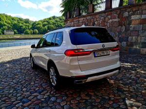White BMW X7 2019 in Kaunas, with an engine capacity of 2.99 L and mileage of 258 thousand km for 35850 €, photo 7 on AUTOMOTO.COM.LV