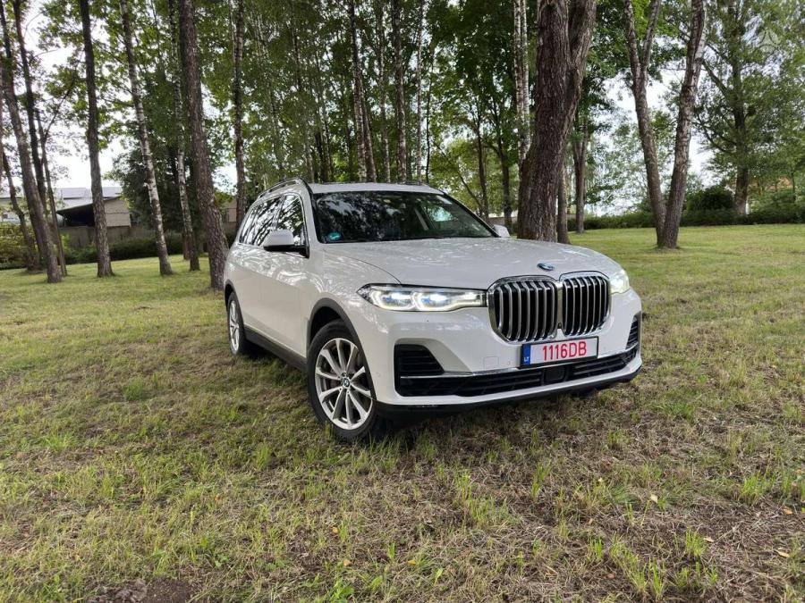 White BMW X7 2019 in Kaunas, with an engine capacity of 2.99 L and mileage of 258 thousand km for 36700 €, photo 1 on AUTOMOTO.COM.LV