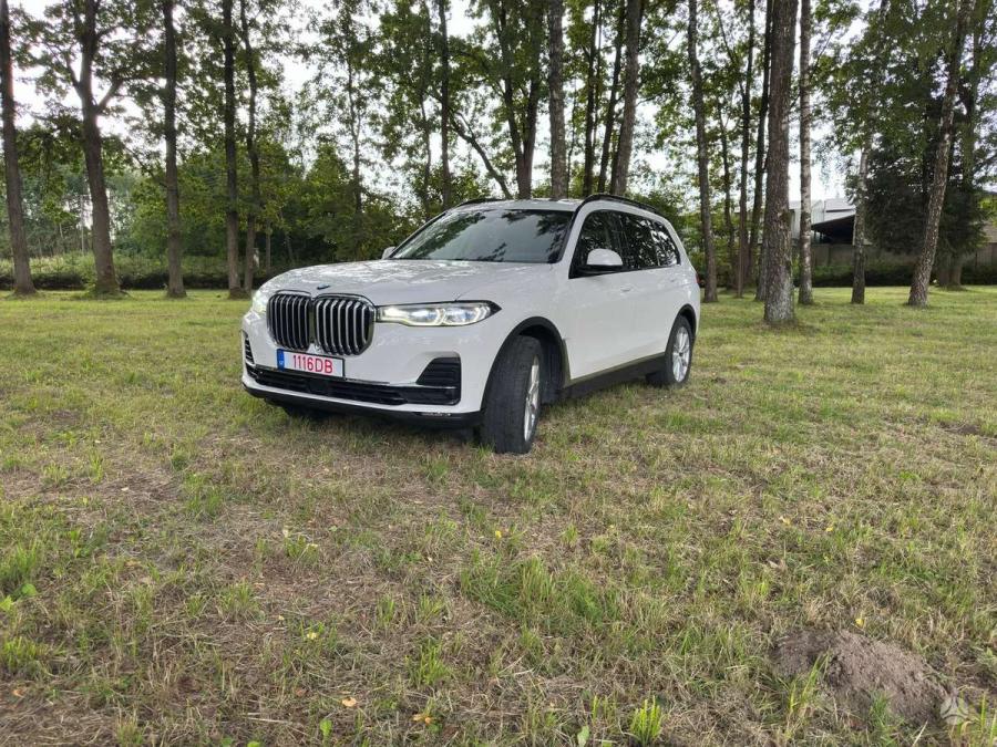White BMW X7 2019 in Kaunas, with an engine capacity of 2.99 L and mileage of 258 thousand km for 36700 €, photo 3 on AUTOMOTO.COM.LV