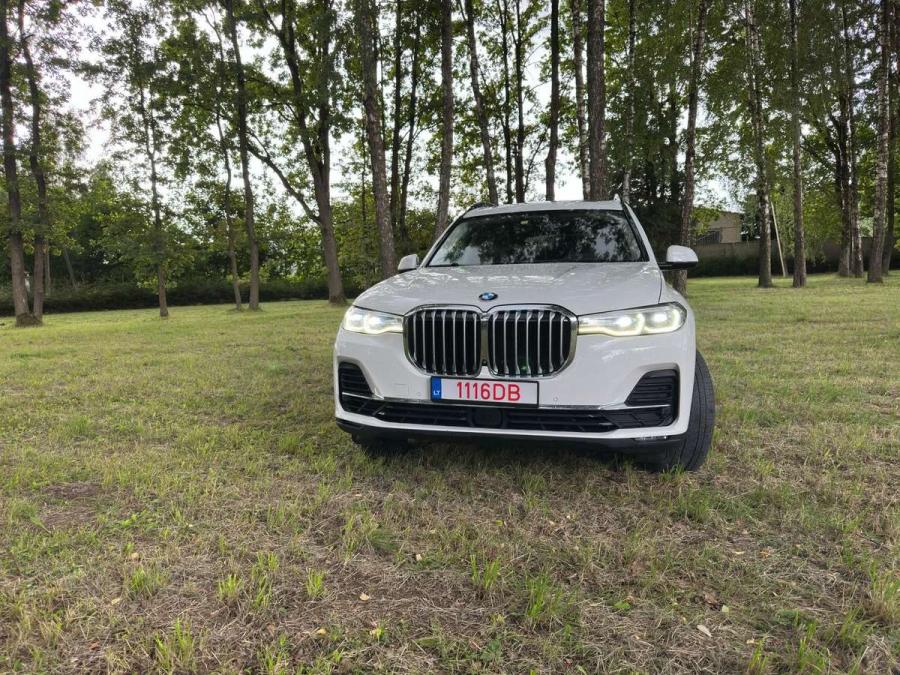White BMW X7 2019 in Kaunas, with an engine capacity of 2.99 L and mileage of 258 thousand km for 36700 €, photo 6 on AUTOMOTO.COM.LV
