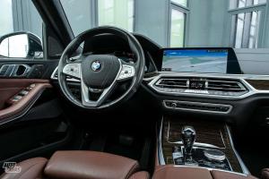 White BMW X7 2019 in Kaunas, with an engine capacity of 3.00 L and mileage of 96 thousand km for 46950 €, photo 18 on AUTOMOTO.COM.LV