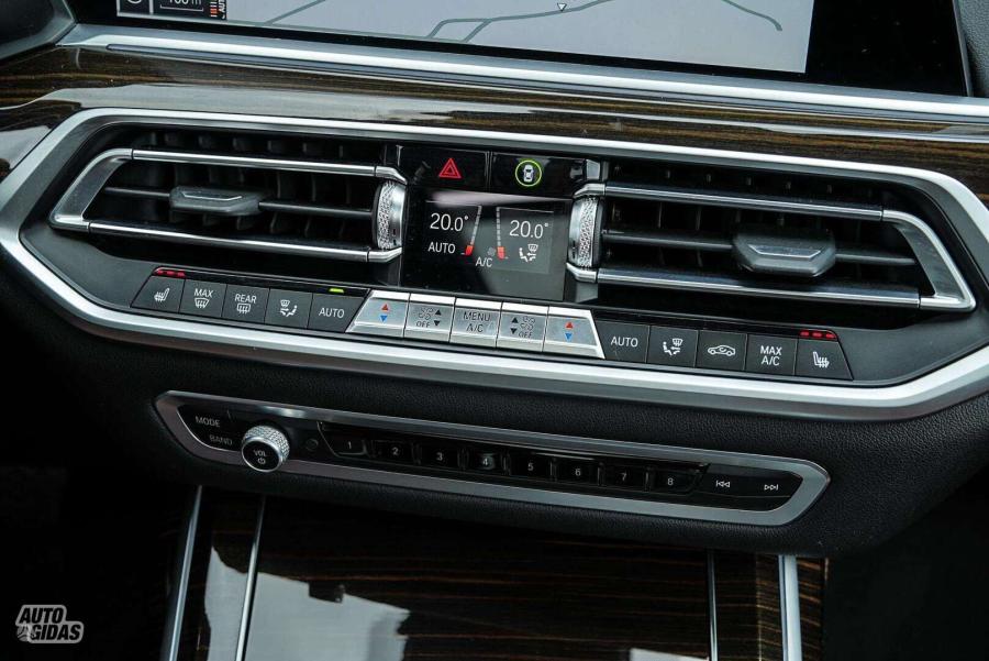 White BMW X7 2019 in Kaunas, with an engine capacity of 3.00 L and mileage of 96 thousand km for 46950 €, photo 21 on AUTOMOTO.COM.LV
