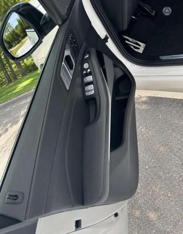 White BMW X7 2019 in Vilnius, with an engine capacity of 3.00 L and mileage of 134 thousand km for 49500 €, photo 6 on AUTOMOTO.COM.LV