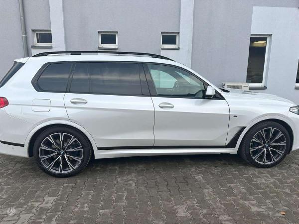 White BMW X7 2020 in Kaunas, with an engine capacity of 2.99 L and mileage of 162 thousand km for 68000 €, photo 3 on AUTOMOTO.COM.LV