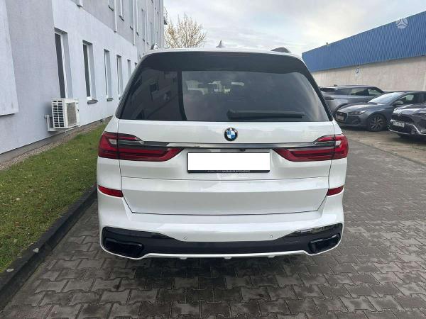 White BMW X7 2020 in Kaunas, with an engine capacity of 2.99 L and mileage of 162 thousand km for 68000 €, photo 5 on AUTOMOTO.COM.LV