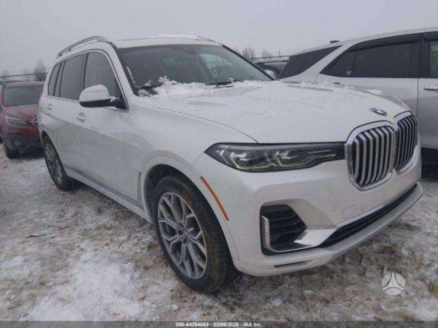 White BMW X7 2020 in Klaipeda, with an engine capacity of 3.00 L and mileage of 140 thousand km for 21300 €, photo 1 on AUTOMOTO.COM.LV