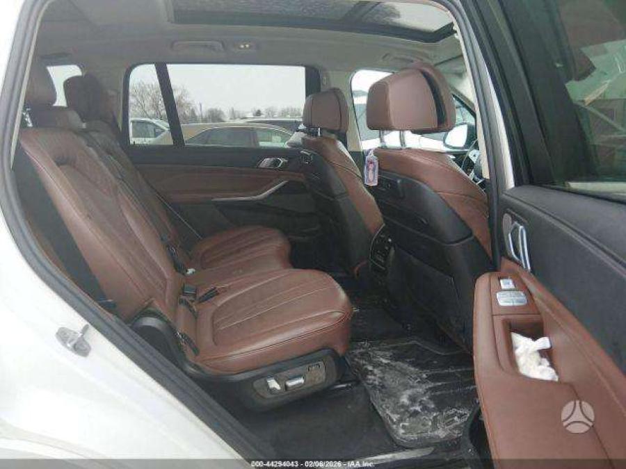 White BMW X7 2020 in Klaipeda, with an engine capacity of 3.00 L and mileage of 140 thousand km for 21300 €, photo 8 on AUTOMOTO.COM.LV