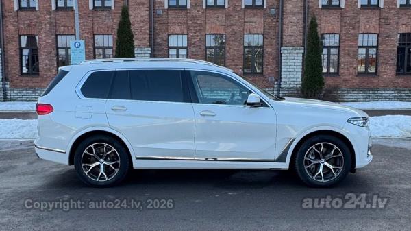 Balts BMW X7 2020 Tallina, ar dzinēja tilpumu 3.00 L un nobraukumu 104 tūkst. km par 59900 €, foto 2 vietnē AUTOMOTO.COM.LV