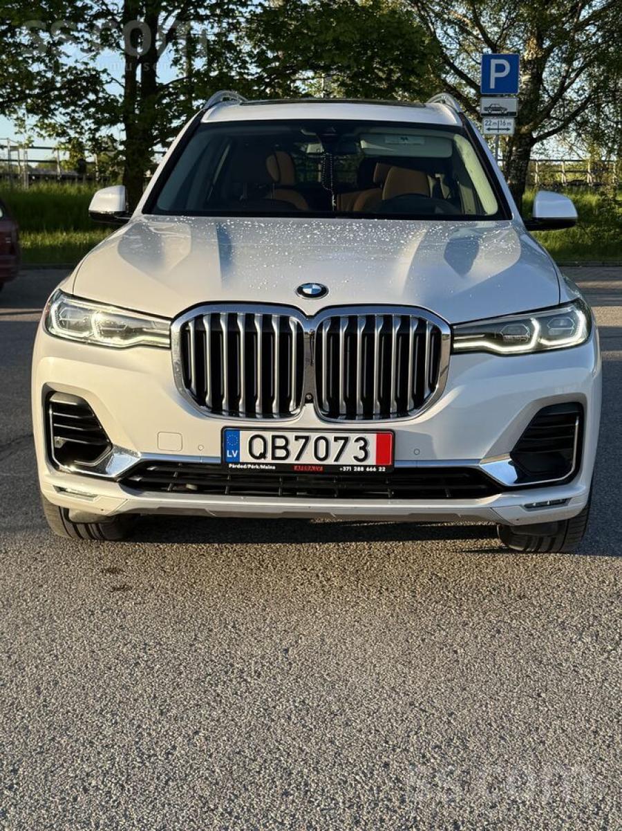 White BMW X7 2020 in Riga, with an engine capacity of 3.00 L and mileage of 92 thousand km for 59990 €, photo 1 on AUTOMOTO.COM.LV