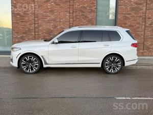 White BMW X7 2020 in Riga, with an engine capacity of 3.00 L and mileage of 92 thousand km for 59990 €, photo 3 on AUTOMOTO.COM.LV