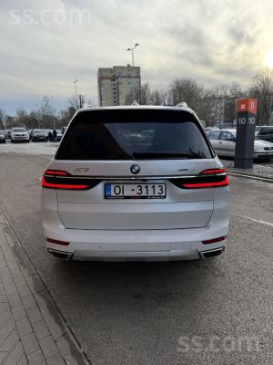 White BMW X7 2020 in Riga, with an engine capacity of 3.00 L and mileage of 92 thousand km for 59990 €, photo 7 on AUTOMOTO.COM.LV