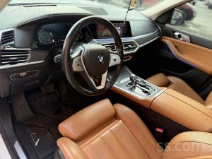 White BMW X7 2020 in Riga, with an engine capacity of 3.00 L and mileage of 92 thousand km for 59990 €, photo 9 on AUTOMOTO.COM.LV