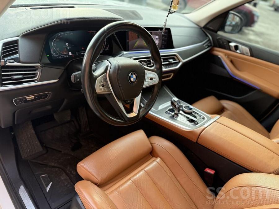 White BMW X7 2020 in Riga, with an engine capacity of 3.00 L and mileage of 92 thousand km for 59990 €, photo 9 on AUTOMOTO.COM.LV