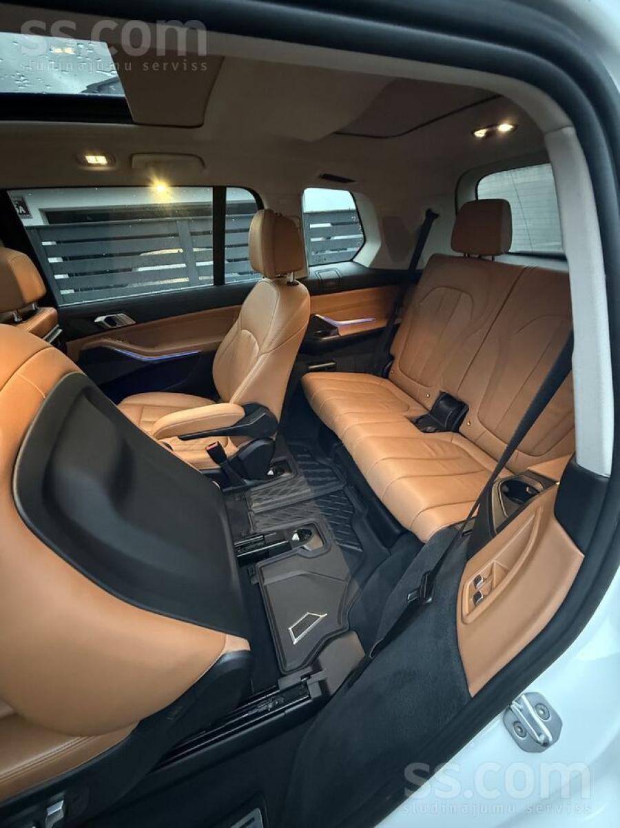 White BMW X7 2020 in Riga, with an engine capacity of 3.00 L and mileage of 92 thousand km for 59990 €, photo 10 on AUTOMOTO.COM.LV