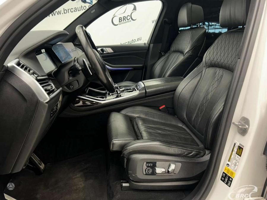 White BMW X7 2020 in Vilnius, with an engine capacity of 3.00 L and mileage of 156 thousand km for 47400 €, photo 6 on AUTOMOTO.COM.LV