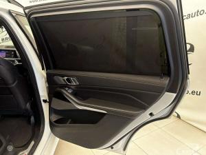 White BMW X7 2020 in Vilnius, with an engine capacity of 3.00 L and mileage of 156 thousand km for 47400 €, photo 9 on AUTOMOTO.COM.LV