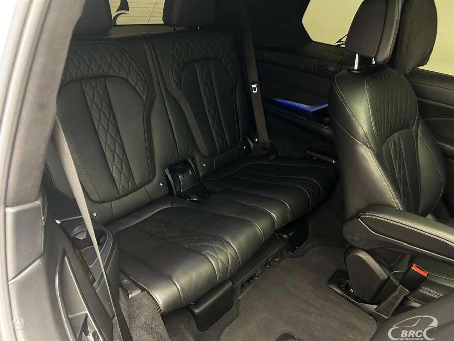 White BMW X7 2020 in Vilnius, with an engine capacity of 3.00 L and mileage of 156 thousand km for 47400 €, photo 10 on AUTOMOTO.COM.LV