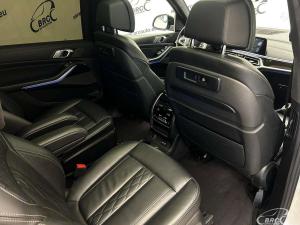 White BMW X7 2020 in Vilnius, with an engine capacity of 3.00 L and mileage of 156 thousand km for 47400 €, photo 11 on AUTOMOTO.COM.LV