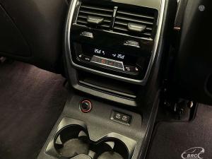 White BMW X7 2020 in Vilnius, with an engine capacity of 3.00 L and mileage of 156 thousand km for 47400 €, photo 12 on AUTOMOTO.COM.LV