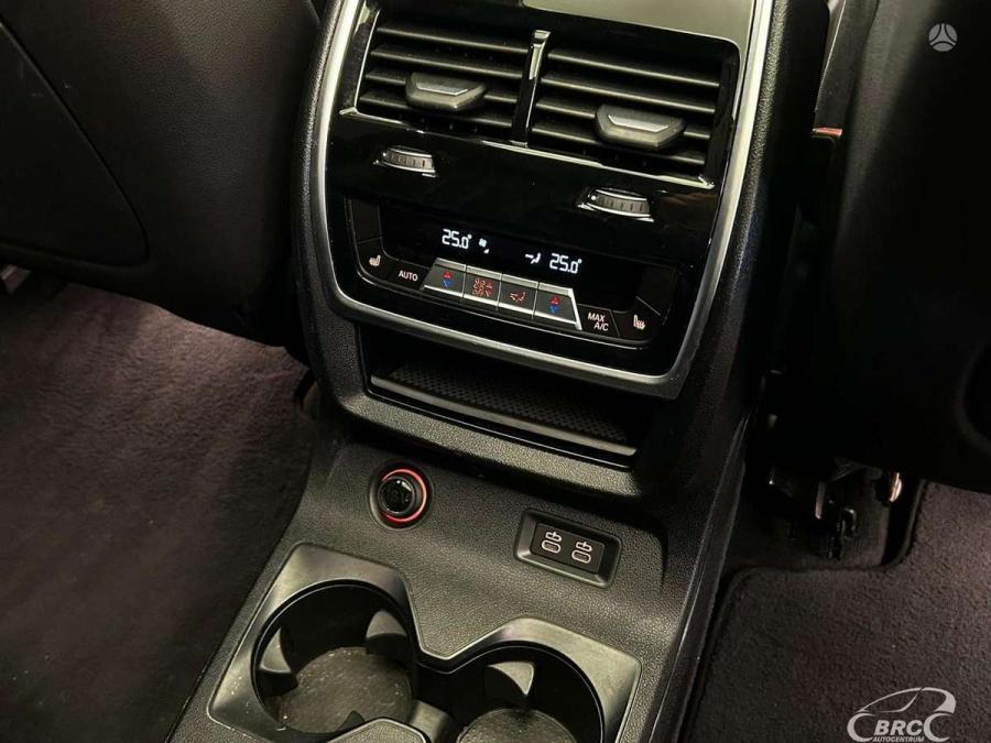 White BMW X7 2020 in Vilnius, with an engine capacity of 3.00 L and mileage of 156 thousand km for 47400 €, photo 12 on AUTOMOTO.COM.LV