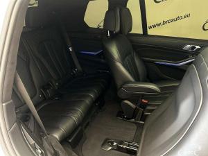 White BMW X7 2020 in Vilnius, with an engine capacity of 3.00 L and mileage of 156 thousand km for 47400 €, photo 15 on AUTOMOTO.COM.LV