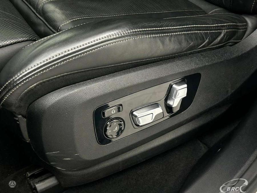 White BMW X7 2020 in Vilnius, with an engine capacity of 3.00 L and mileage of 156 thousand km for 47400 €, photo 20 on AUTOMOTO.COM.LV