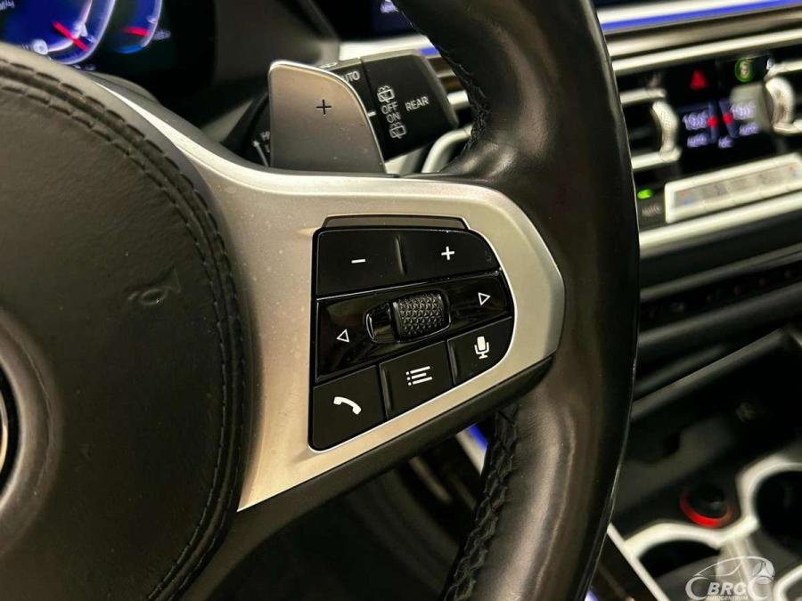 White BMW X7 2020 in Vilnius, with an engine capacity of 3.00 L and mileage of 156 thousand km for 47400 €, photo 24 on AUTOMOTO.COM.LV