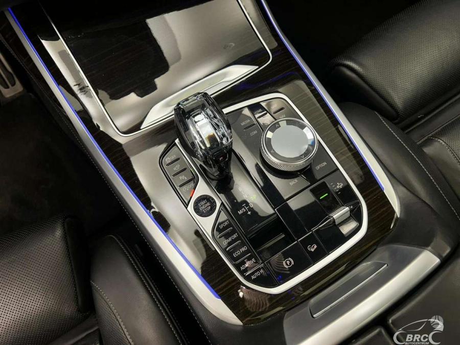 White BMW X7 2020 in Vilnius, with an engine capacity of 3.00 L and mileage of 156 thousand km for 47400 €, photo 30 on AUTOMOTO.COM.LV