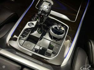 White BMW X7 2020 in Vilnius, with an engine capacity of 3.00 L and mileage of 156 thousand km for 47400 €, photo 32 on AUTOMOTO.COM.LV