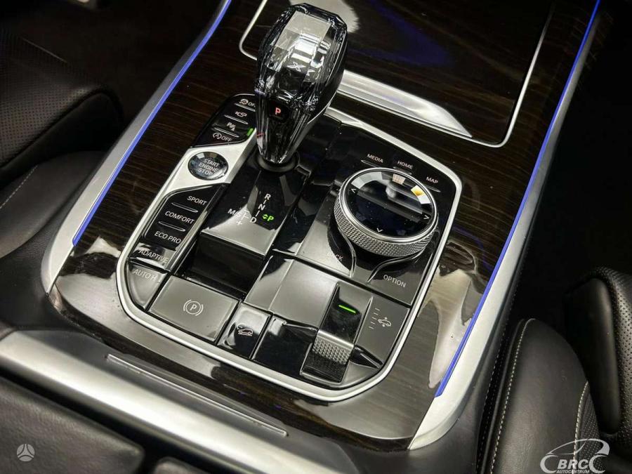 White BMW X7 2020 in Vilnius, with an engine capacity of 3.00 L and mileage of 156 thousand km for 47400 €, photo 32 on AUTOMOTO.COM.LV