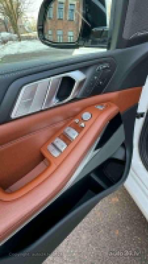 Balts BMW X7 2020 Tallina, ar dzinēja tilpumu 3.00 L un nobraukumu 112 tūkst. km par 49900 €, foto 15 vietnē AUTOMOTO.COM.LV