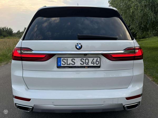 White BMW X7 2020 in Vilnius, with an engine capacity of 3.00 L and mileage of 62 thousand km for 47750 €, photo 4 on AUTOMOTO.COM.LV