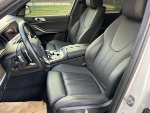 Balts BMW X7 2020 Viļņa, ar dzinēja tilpumu 3.00 L un nobraukumu 62 tūkst. km par 47750 €, foto 24 vietnē AUTOMOTO.COM.LV