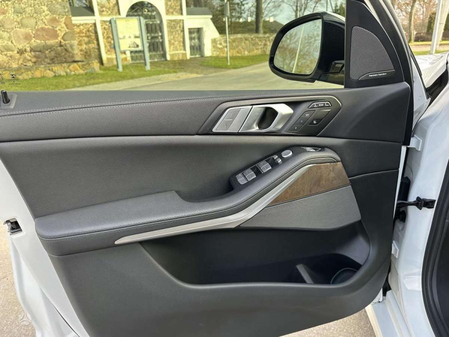 Balts BMW X7 2020 Viļņa, ar dzinēja tilpumu 3.00 L un nobraukumu 62 tūkst. km par 47750 €, foto 30 vietnē AUTOMOTO.COM.LV
