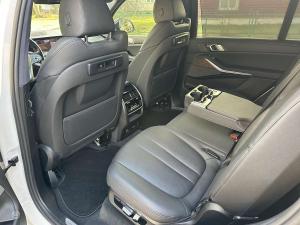 Balts BMW X7 2020 Viļņa, ar dzinēja tilpumu 3.00 L un nobraukumu 62 tūkst. km par 47750 €, foto 32 vietnē AUTOMOTO.COM.LV