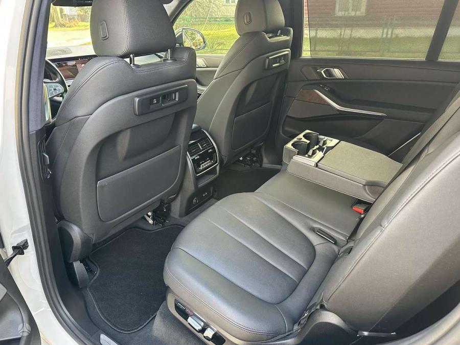 Balts BMW X7 2020 Viļņa, ar dzinēja tilpumu 3.00 L un nobraukumu 62 tūkst. km par 47750 €, foto 32 vietnē AUTOMOTO.COM.LV