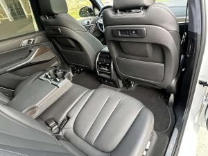 Balts BMW X7 2020 Viļņa, ar dzinēja tilpumu 3.00 L un nobraukumu 62 tūkst. km par 47750 €, foto 37 vietnē AUTOMOTO.COM.LV