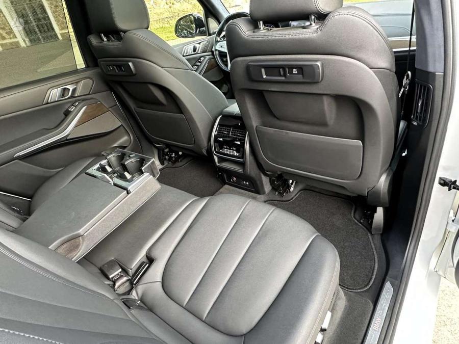 Balts BMW X7 2020 Viļņa, ar dzinēja tilpumu 3.00 L un nobraukumu 62 tūkst. km par 47750 €, foto 37 vietnē AUTOMOTO.COM.LV